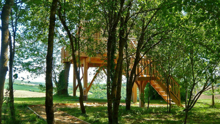 Romantic Treehouse With Hot Tub | Wowow Home Magazine