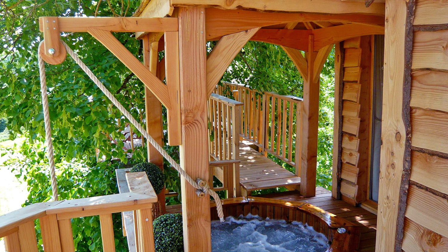 Romantic Treehouse With Hot Tub | Wowow Home Magazine
