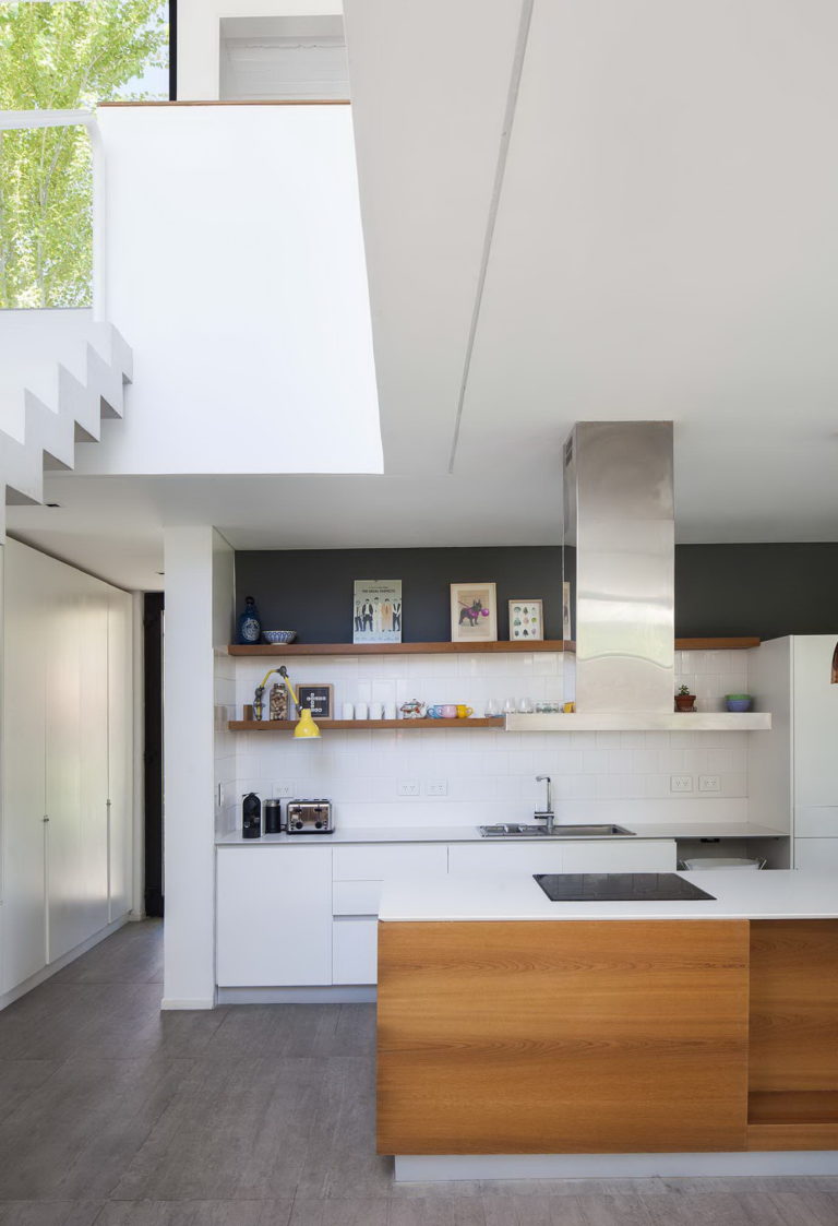 Roomy House by Estudio PKa | Wowow Home Magazine