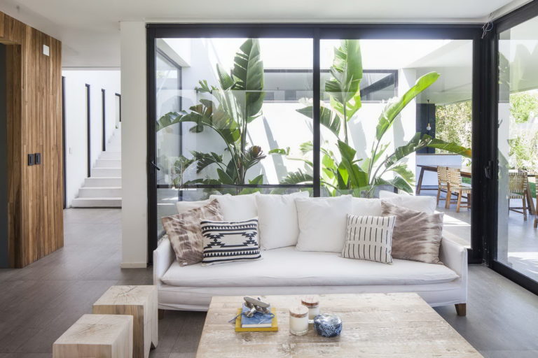 Roomy House by Estudio PKa | Wowow Home Magazine