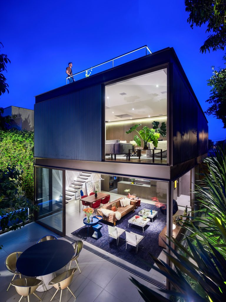 Box House | Home with Movable Walls by FCstudio | Wowow Home Magazine