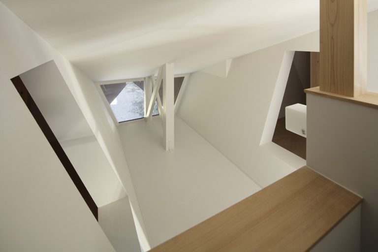 Origami House | Home with an Origami-Like Roof | Wowow Home Magazine
