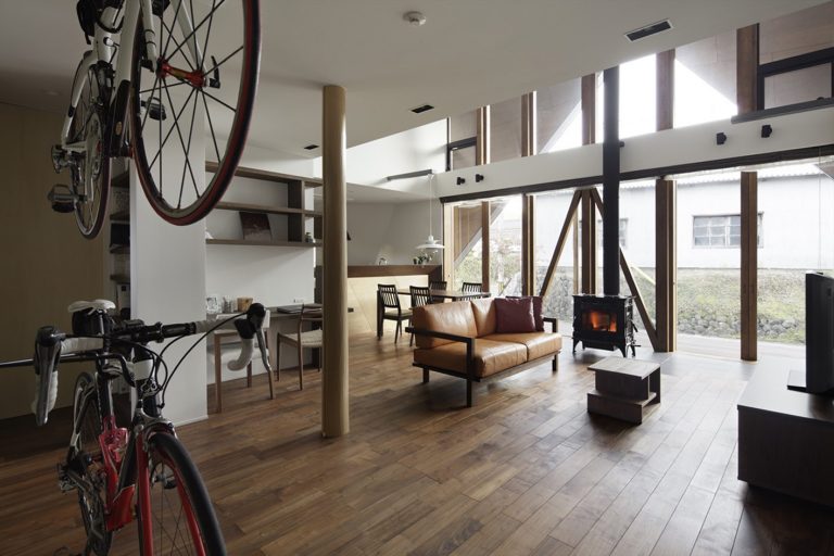 Origami House | Home with an Origami-Like Roof | Wowow Home Magazine