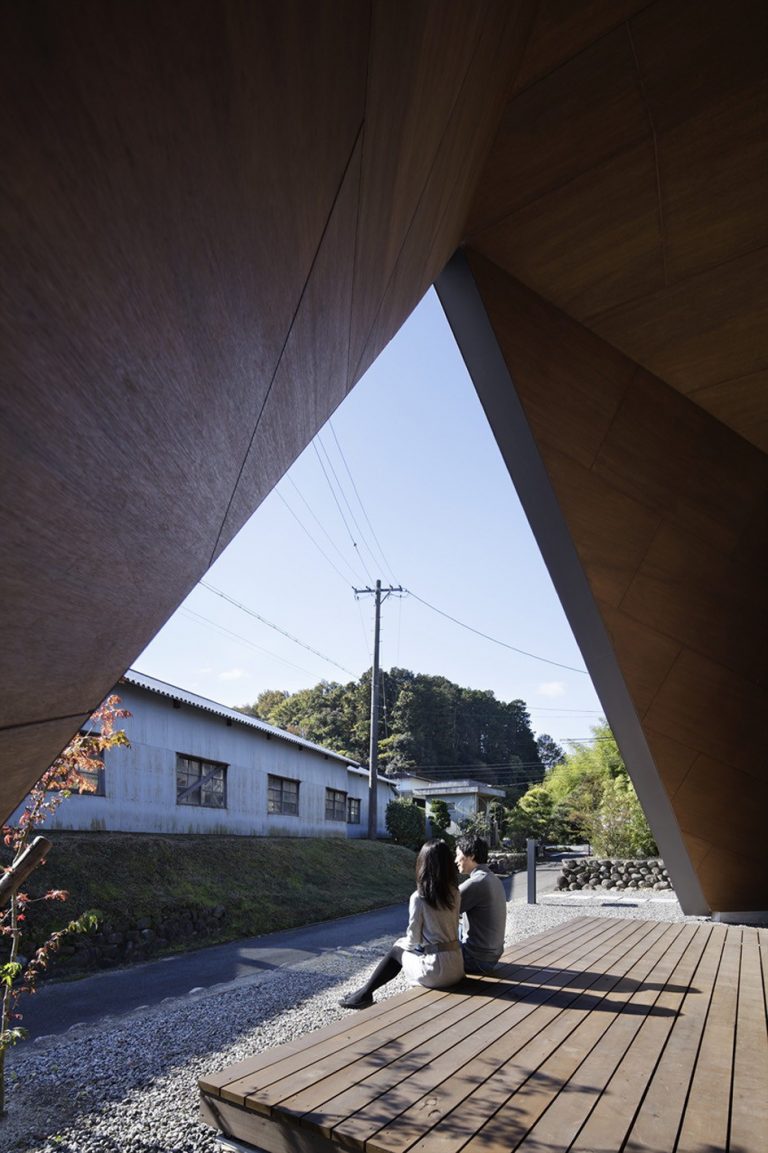 Origami House | Home with an Origami-Like Roof | Wowow Home Magazine