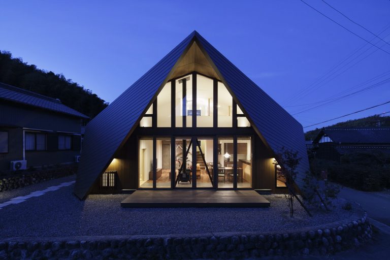 Origami House | Home with an Origami-Like Roof | Wowow Home Magazine