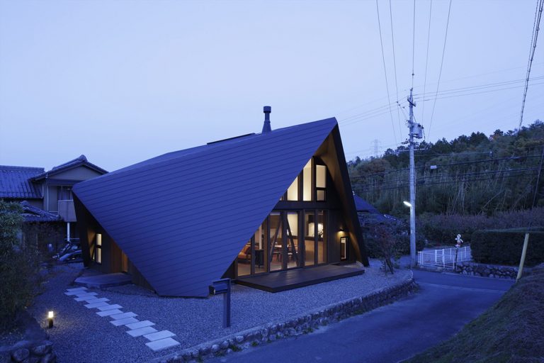Origami House | Home with an Origami-Like Roof | Wowow Home Magazine