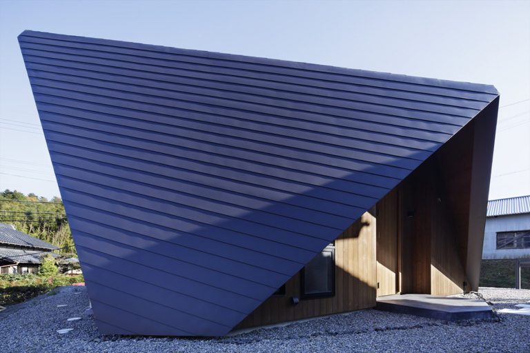 Origami House | Home with an Origami-Like Roof | Wowow Home Magazine