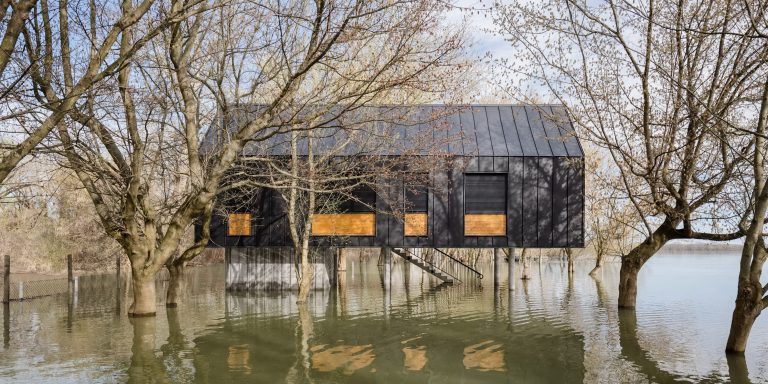 Small River House by Remorker Architects | Wowow Home Magazine