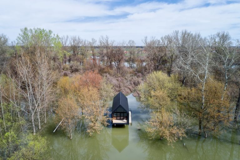 Small River House by Remorker Architects | Wowow Home Magazine