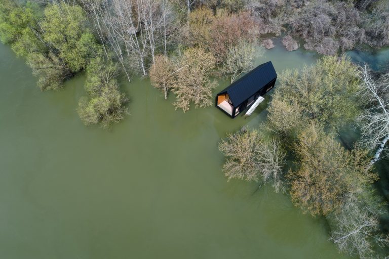 Small River House by Remorker Architects | Wowow Home Magazine