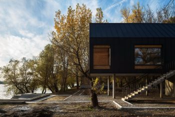 Small River House by Remorker Architects | Wowow Home Magazine