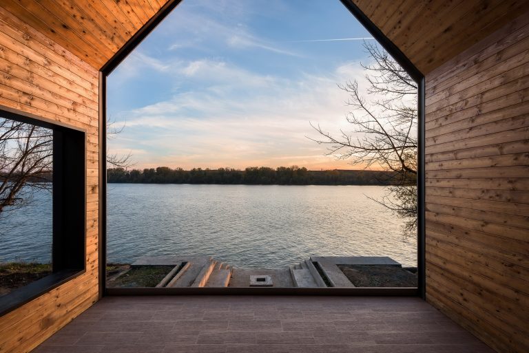 Small River House by Remorker Architects | Wowow Home Magazine