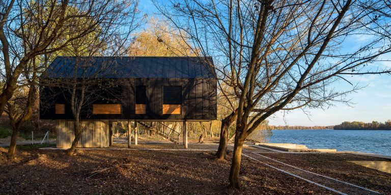 Small River House by Remorker Architects | Wowow Home Magazine