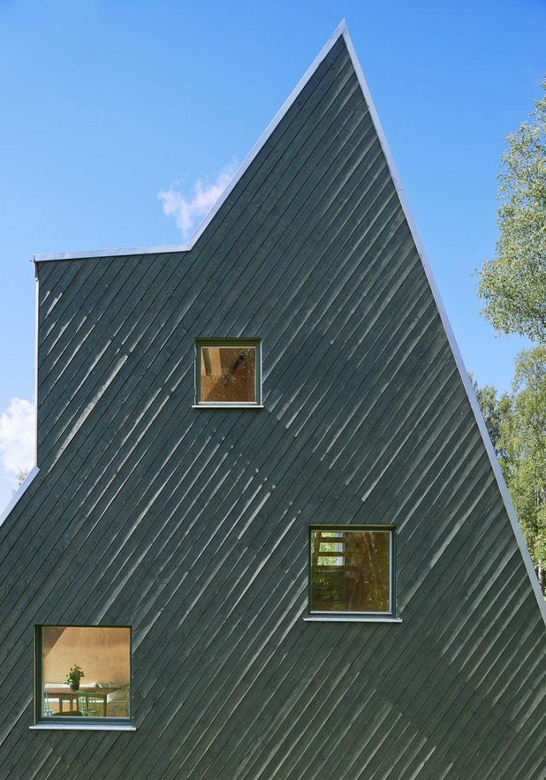 Summer House in Dalarna – Triangular Villa by Leo Qvarsebo | Wowow Home ...