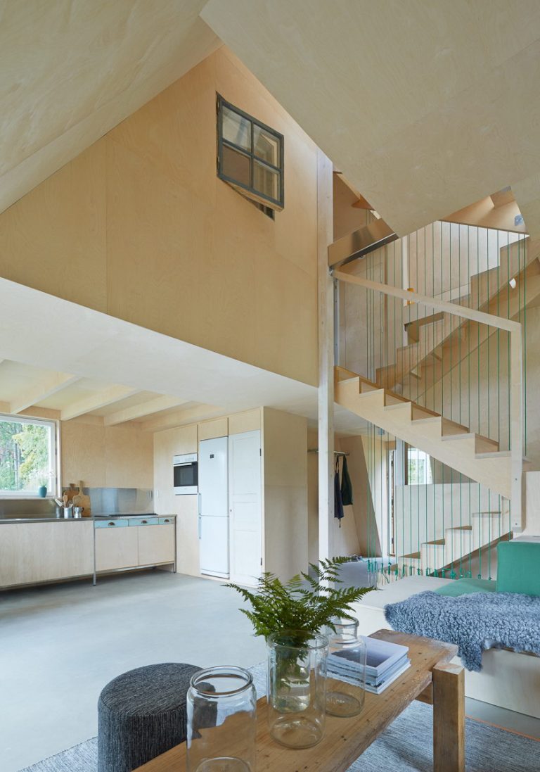 Summer House in Dalarna – Triangular Villa by Leo Qvarsebo | Wowow Home ...