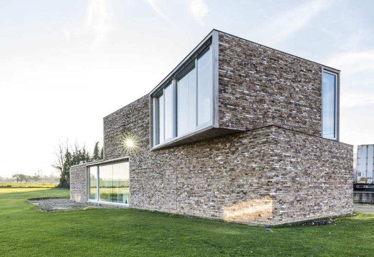 Slate Cabin | Writer's Retreat by TRIAS Studio | Wowow Home Magazine