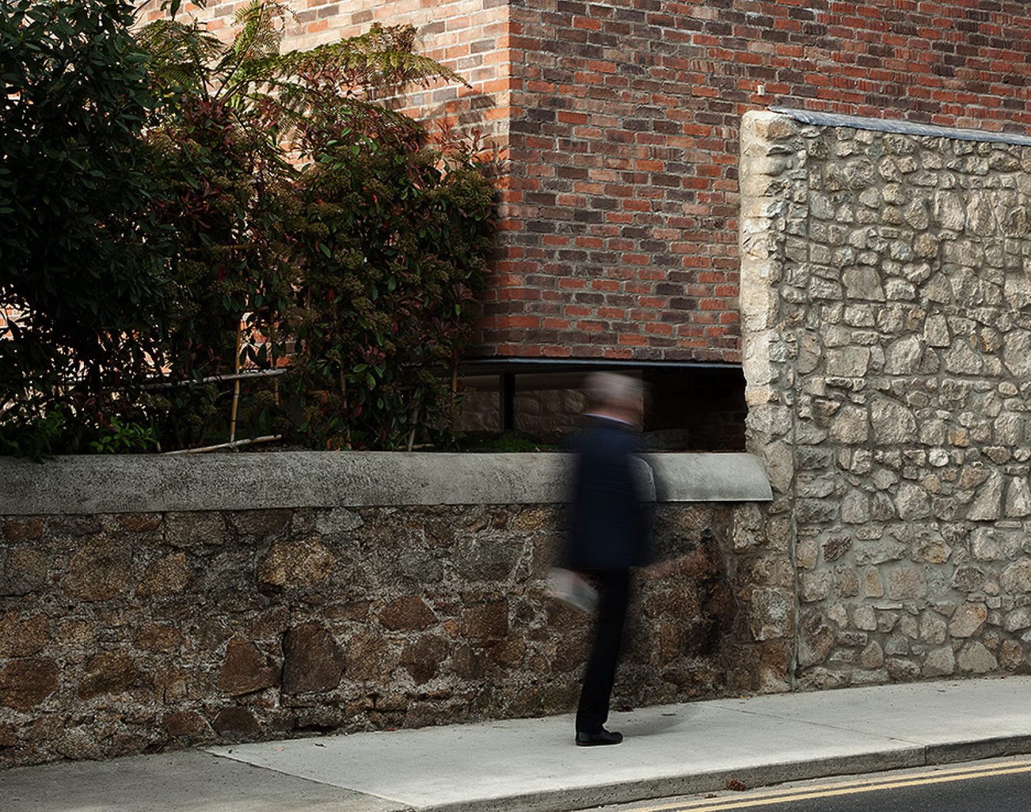 alma-road-inconspicuous-brick-house-by-odos-architects-02-2 | Wowow ...