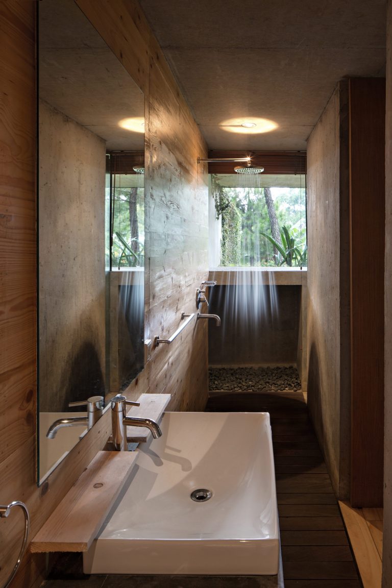 EH House in Bandung, Indonesia by Andramatin | Wowow Home Magazine