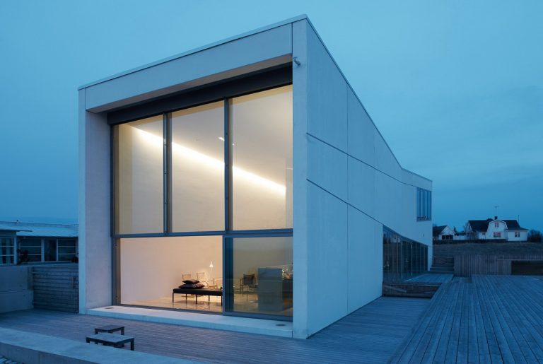 Perfect Wall House | White Home by Rauser Design | Wowow Home Magazine