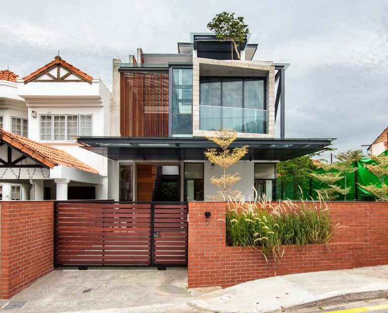 Jalan Remis | The Railway House by Aamer Architects | Wowow, Home!