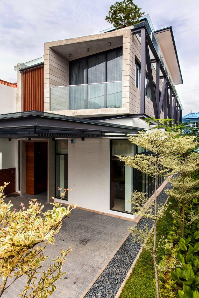 Jalan Remis | The Railway House by Aamer Architects | Wowow, Home!