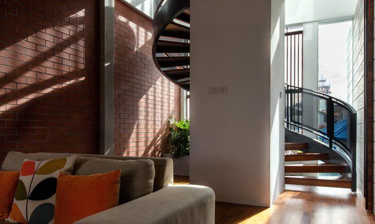 Jalan Remis | The Railway House by Aamer Architects | Wowow, Home!