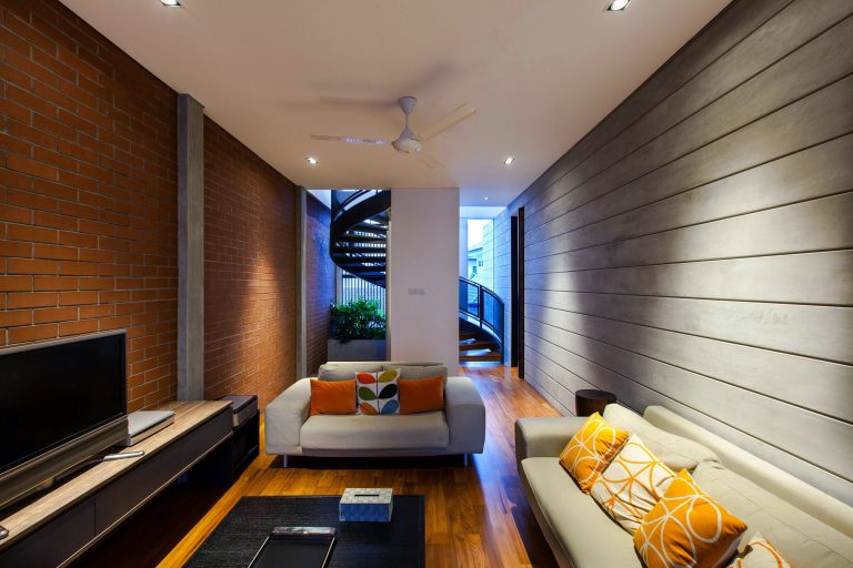 Jalan Remis | The Railway House by Aamer Architects | Wowow, Home!