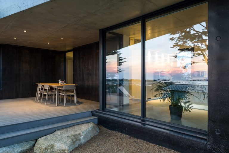 La Maison Noire | The Black House by agence anArchitecte