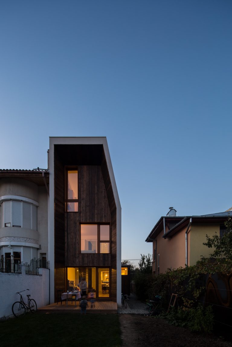 LAMA House | Narrow House by LAMA Arhitectura | Wowow Home Magazine