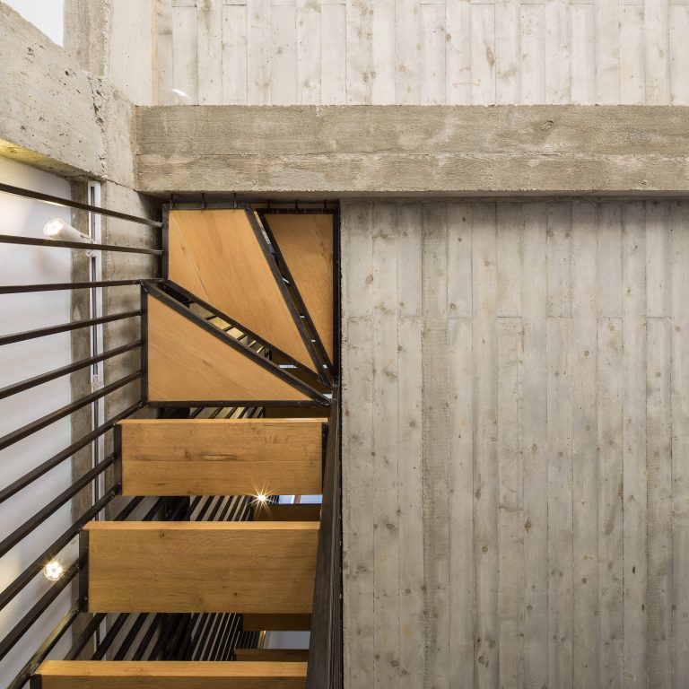 LAMA House | Narrow House by LAMA Arhitectura | Wowow Home Magazine