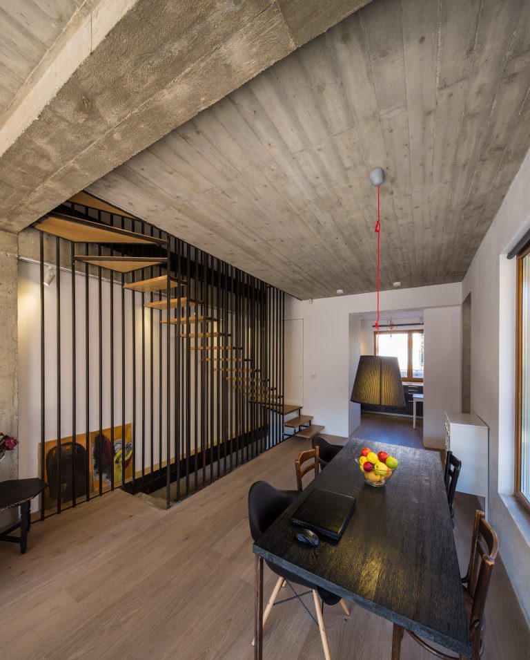 LAMA House | Narrow House by LAMA Arhitectura | Wowow Home Magazine