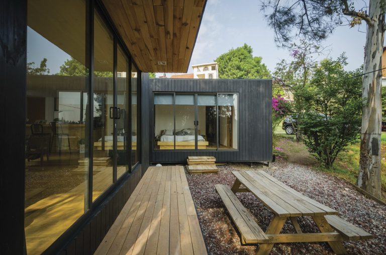 The Black Cabin by Revolution | Wowow Home Magazine
