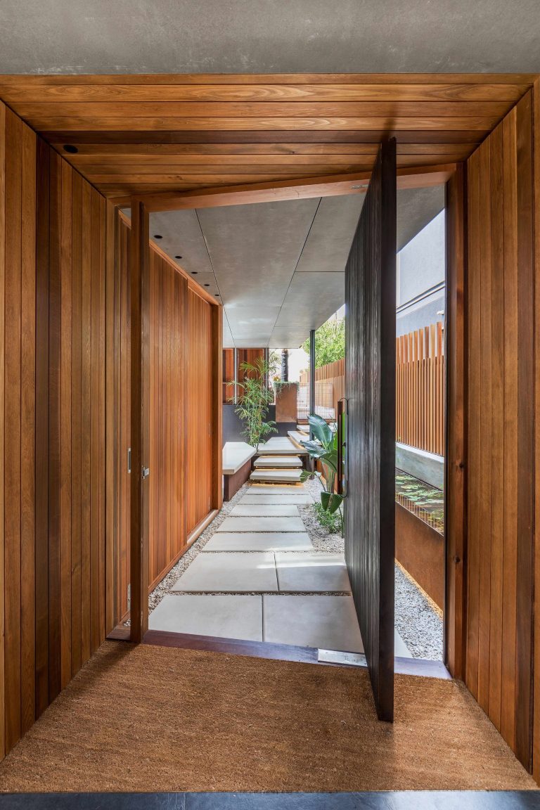 Living Screen House by CplusC Architectural Workshop | Wowow Home Magazine