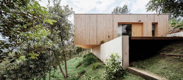 Small River House by Remorker Architects | Wowow Home Magazine