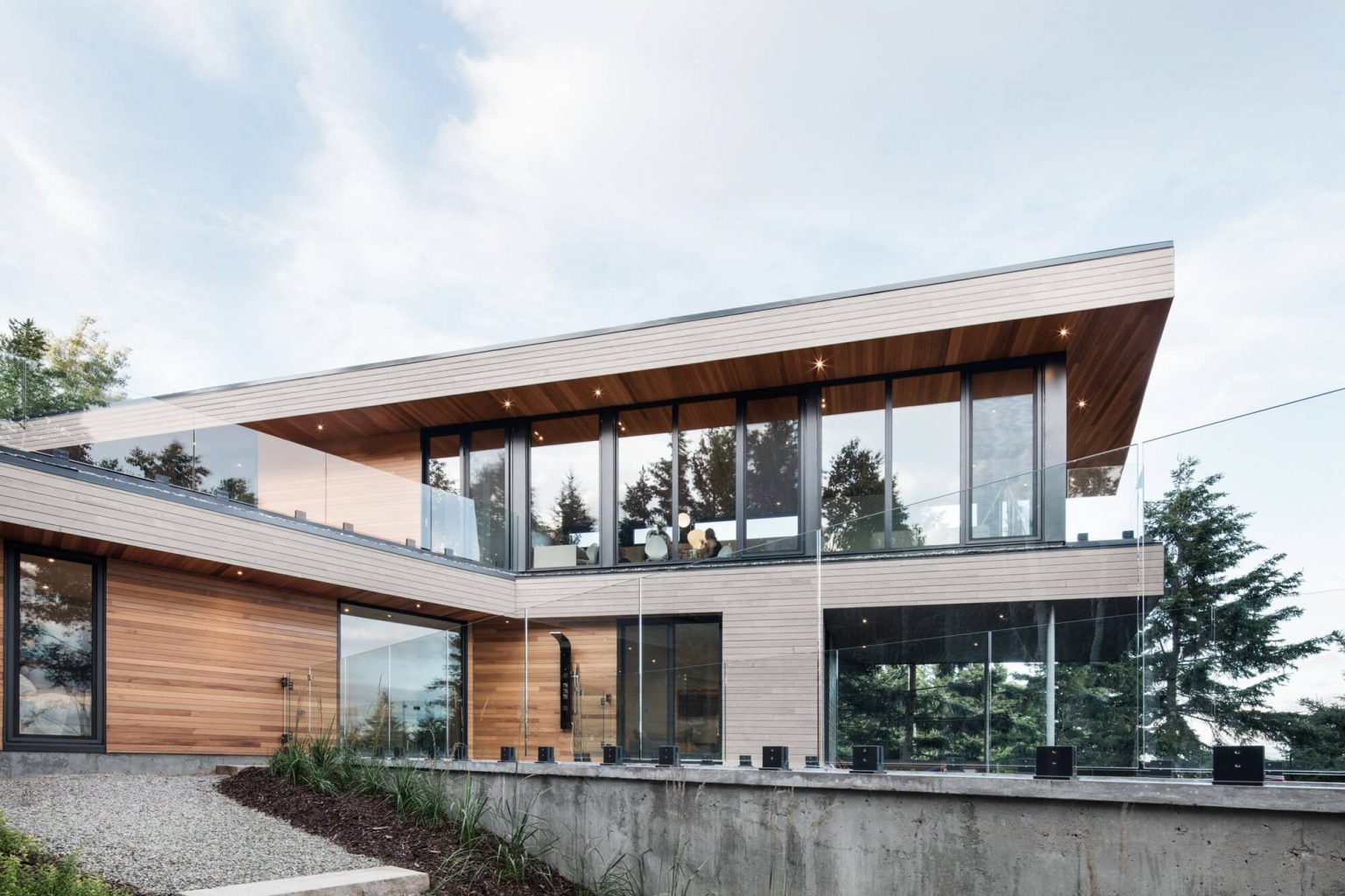 Altaïr House by Bourgeois / Lechasseur architectes | Wowow Home Magazine