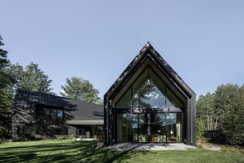 V-Plan House by Studio B | Wowow Home Magazine