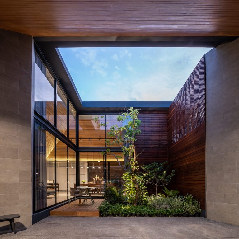 The Roof House by Looklen Architects | Wowow Home Magazine