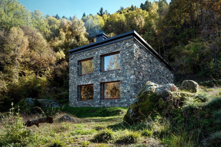 Bare House by the Fields by Jacobs-Yaniv Architects | Wowow Home Magazine