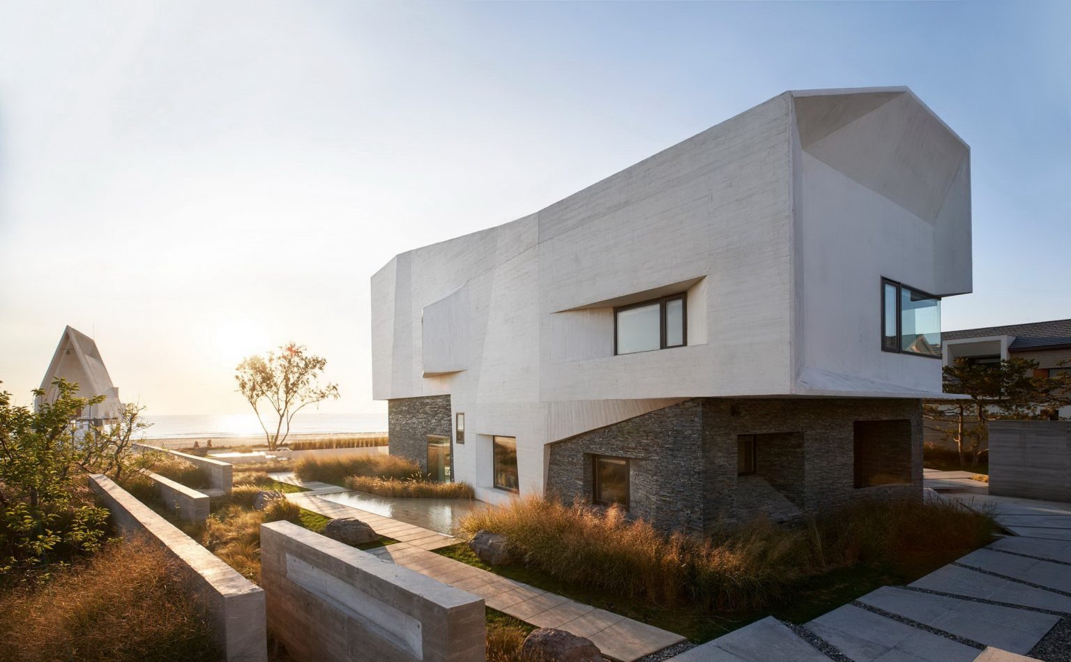 Origami House | Home with an Origami-Like Roof | Wowow Home Magazine