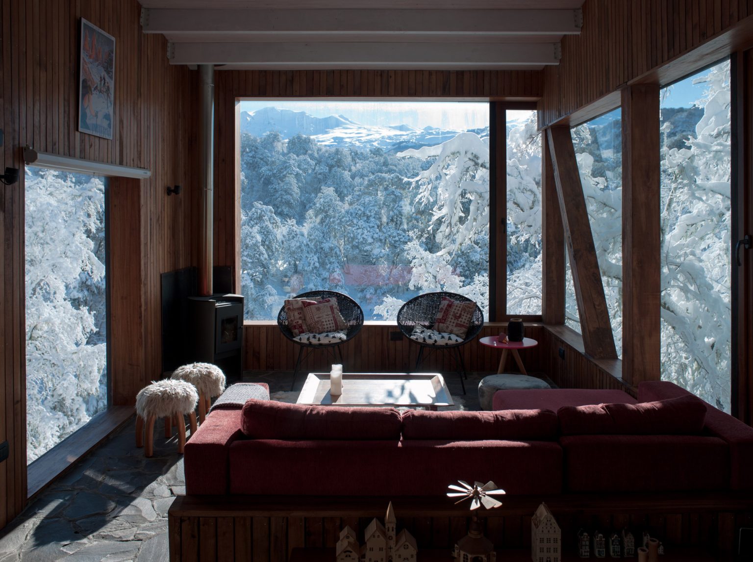 La Dacha Mountain Refuge by DRAA | Wowow Home Magazine