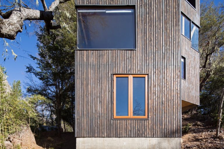 La Dacha Mountain Refuge by DRAA | Wowow Home Magazine
