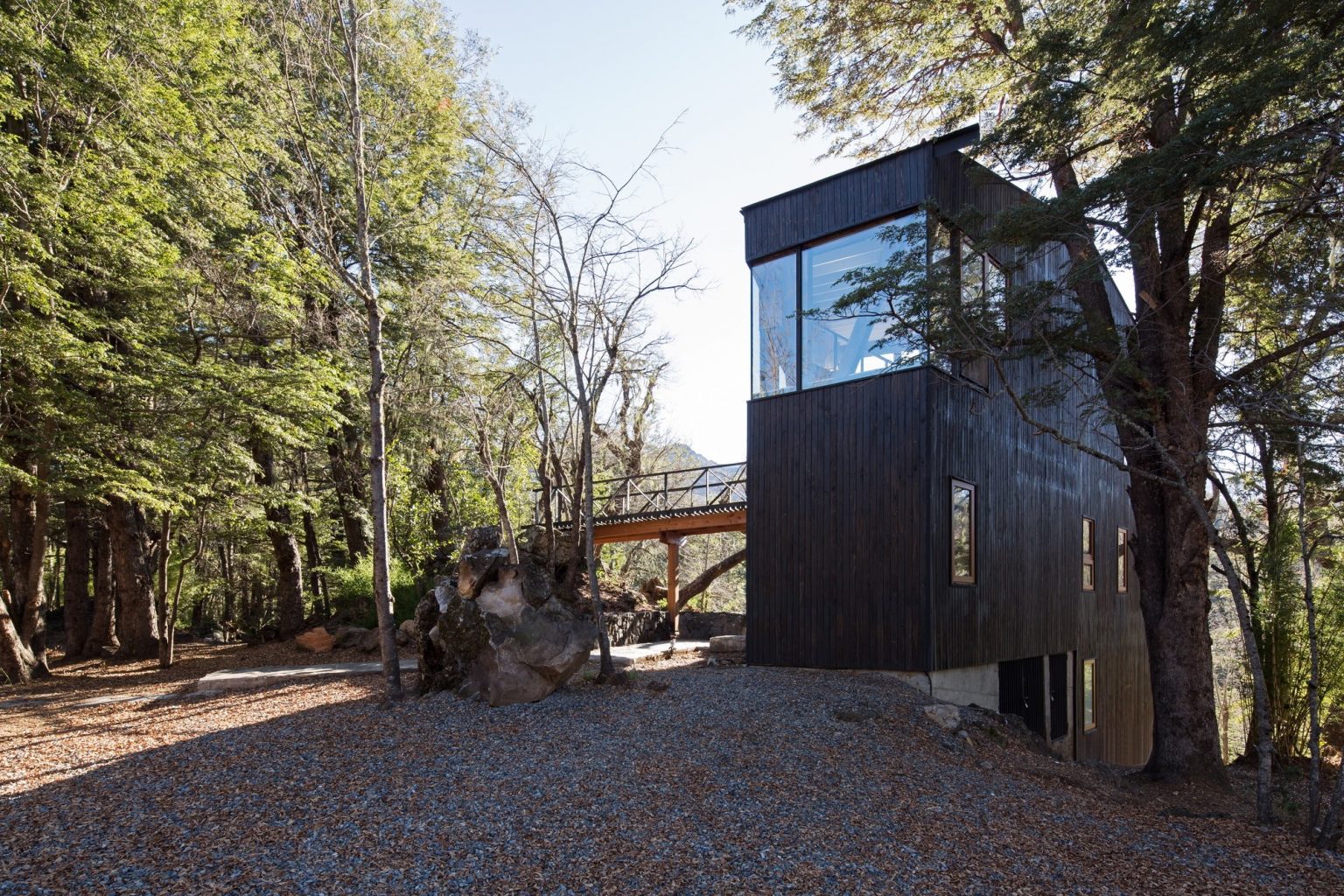 La Dacha Mountain Refuge by DRAA | Wowow Home Magazine