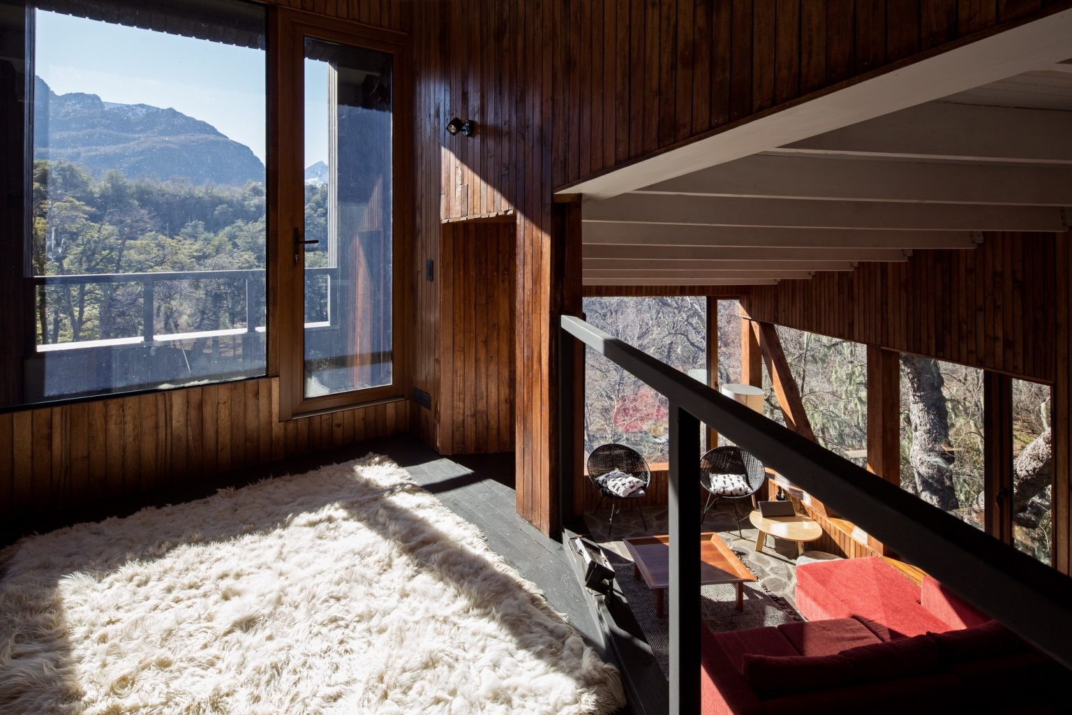 La Dacha Mountain Refuge by DRAA | Wowow Home Magazine
