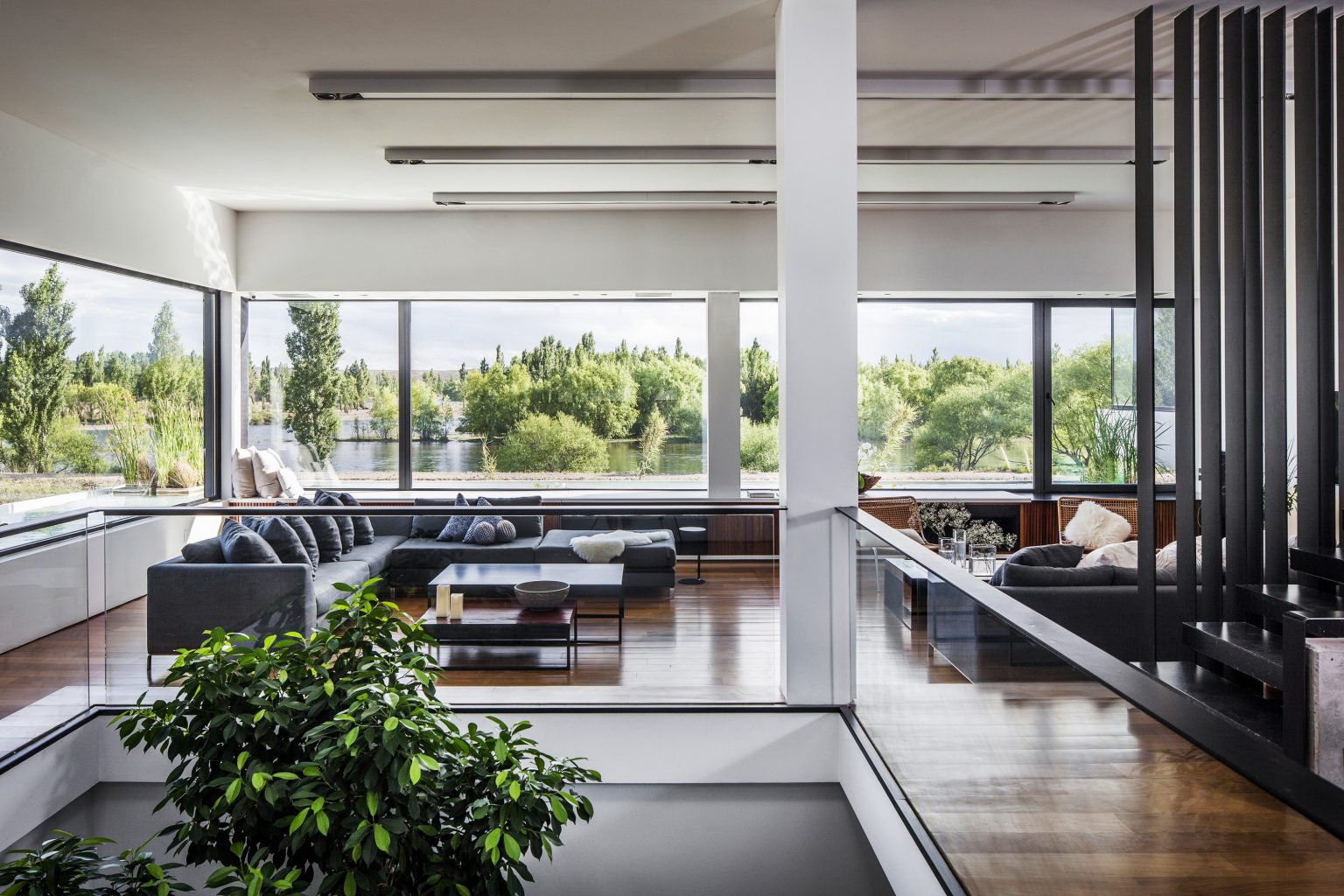 Ramp House by Andrés Remy Arquitectos | Wowow Home Magazine