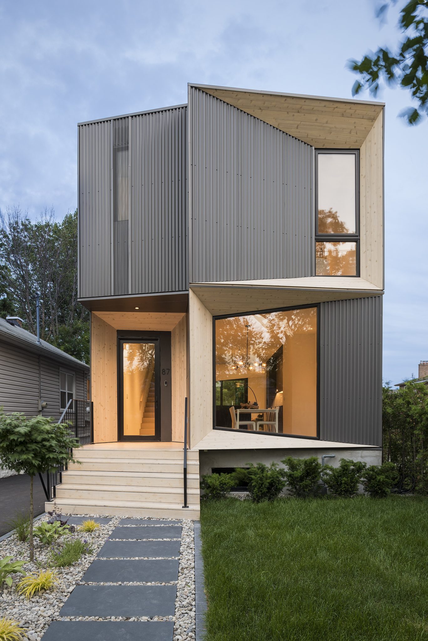 Tesseract House by Phaedrus Studio | Wowow Home Magazine