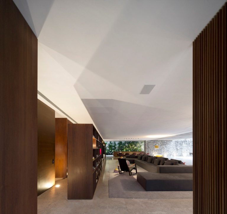 Ipes House by Studio MK27 | Wowow Home Magazine