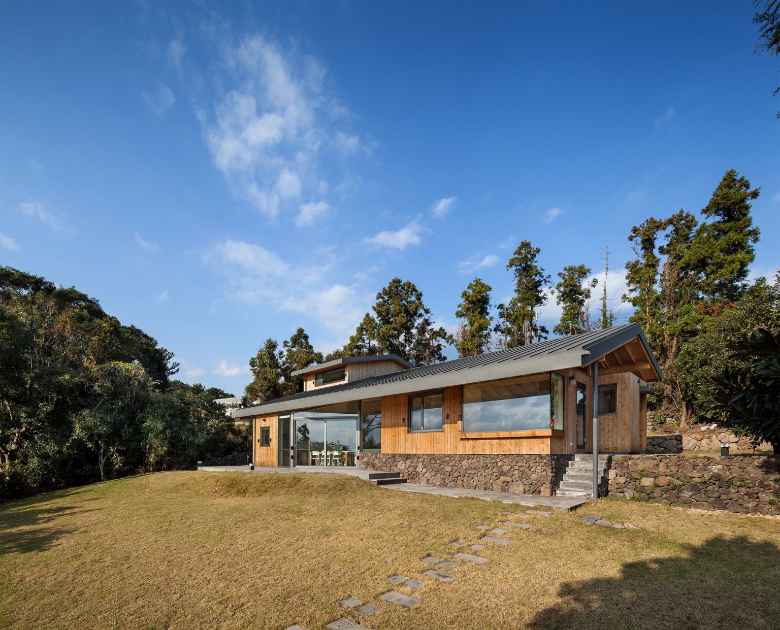 Tosan-ri Guest House by guga Urban Architecture | Wowow Home Magazine