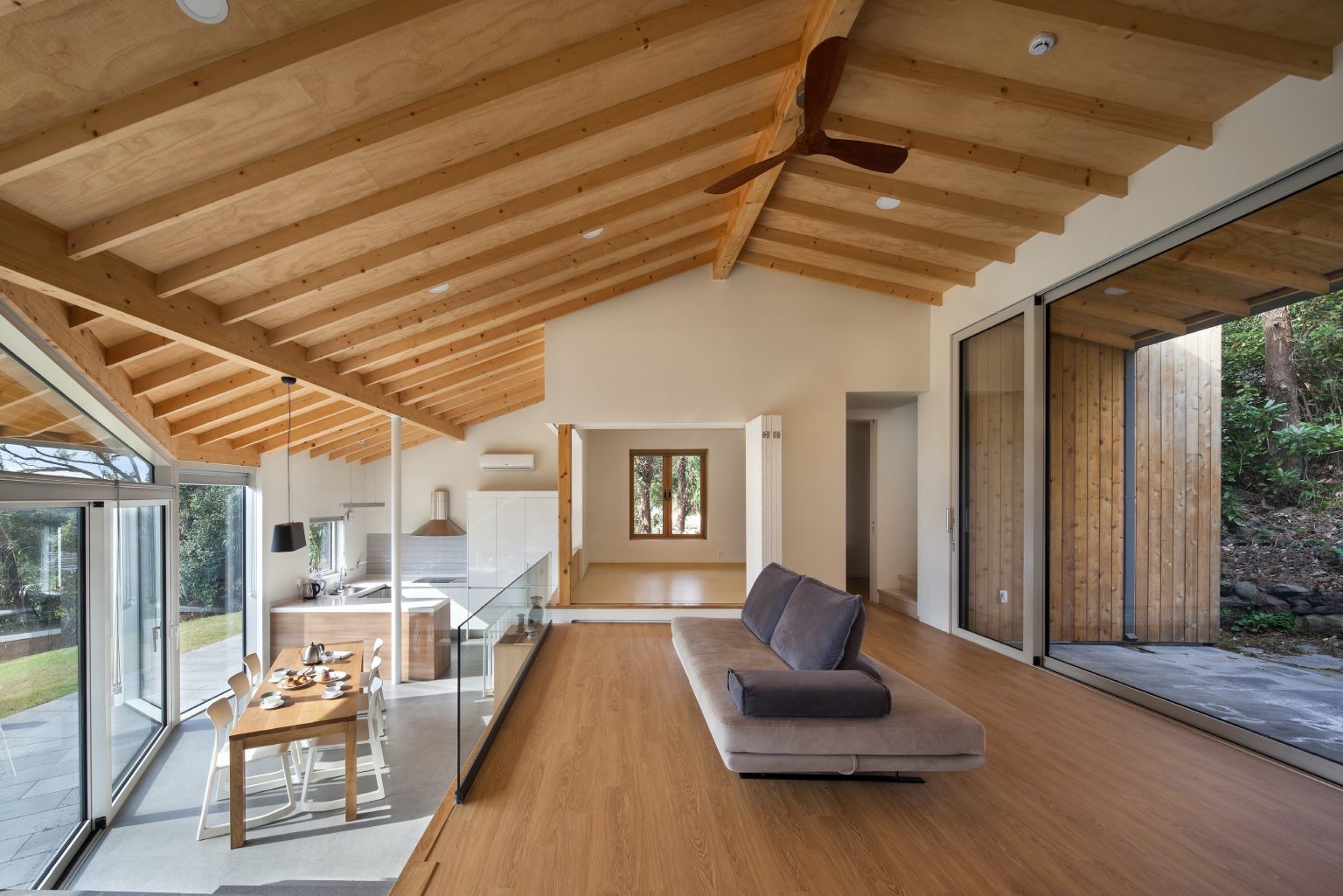 Alpine Noir Chalet – Tall Cabin at the Foot of Mount Hood | Wowow, Home!
