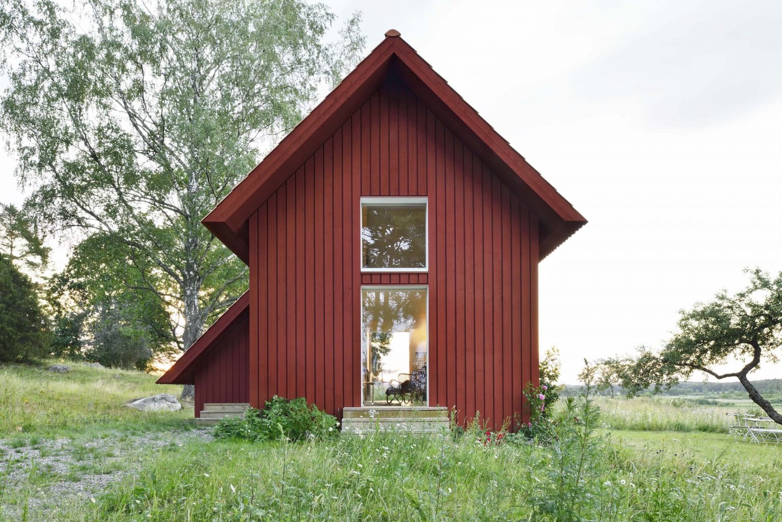 Small River House by Remorker Architects | Wowow Home Magazine