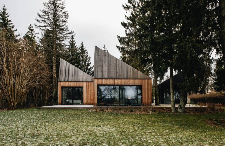 Mountain-Style A-Frame Cabin by Todd Gordon Mather Architect | Wowow ...